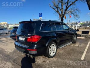 Melns Mercedes-Benz GL 350 2016 Rīga, ar dzinēja tilpumu 3.00 L un nobraukumu 218 tūkst. km par 21175 €, foto 3 vietnē AUTOMOTO.COM.LV