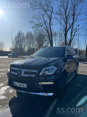 Melns Mercedes-Benz GL 350 2016 Rīga, ar dzinēja tilpumu 3.00 L un nobraukumu 218 tūkst. km par 21175 €, foto 12 vietnē AUTOMOTO.COM.LV