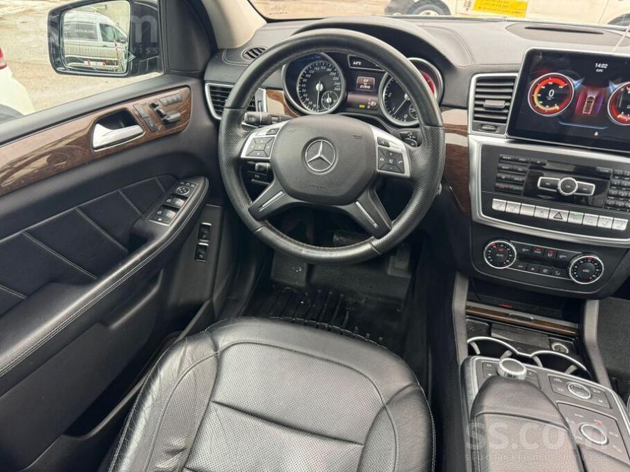Melns Mercedes-Benz GL 350 2016 Rīga, ar dzinēja tilpumu 3.00 L un nobraukumu 218 tūkst. km par 21175 €, foto 14 vietnē AUTOMOTO.COM.LV
