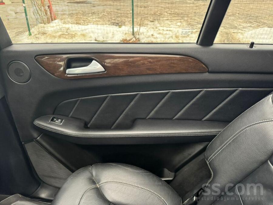 Melns Mercedes-Benz GL 350 2016 Rīga, ar dzinēja tilpumu 3.00 L un nobraukumu 218 tūkst. km par 21175 €, foto 17 vietnē AUTOMOTO.COM.LV