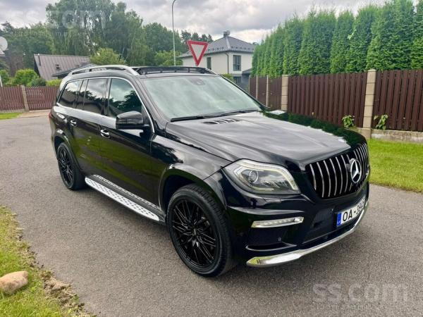 Black Mercedes-Benz GL 350 2016 in Riga, with an engine capacity of 3.00 L and mileage of 0 thousand km for 24000 €, photo 2 on AUTOMOTO.COM.LV