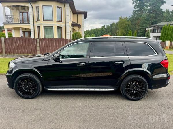 Black Mercedes-Benz GL 350 2016 in Riga, with an engine capacity of 3.00 L and mileage of 0 thousand km for 24000 €, photo 7 on AUTOMOTO.COM.LV