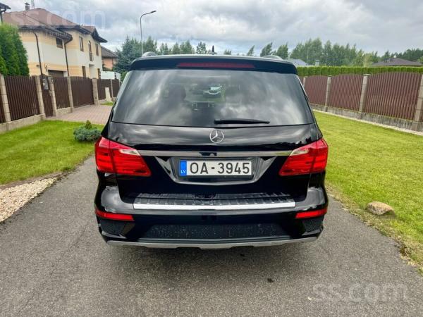 Black Mercedes-Benz GL 350 2016 in Riga, with an engine capacity of 3.00 L and mileage of 0 thousand km for 24000 €, photo 8 on AUTOMOTO.COM.LV