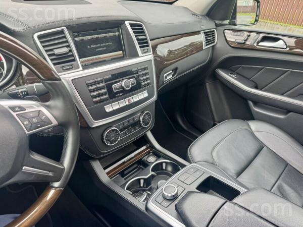 Black Mercedes-Benz GL 350 2016 in Riga, with an engine capacity of 3.00 L and mileage of 0 thousand km for 24000 €, photo 9 on AUTOMOTO.COM.LV