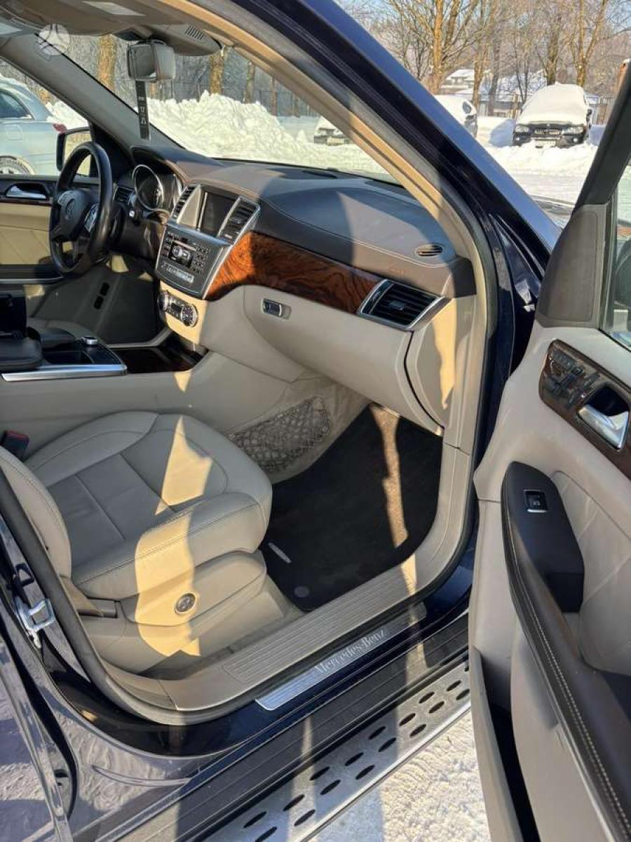 Zils Mercedes-Benz GL 350 2014 Šauļi, ar dzinēja tilpumu 2.99 L un nobraukumu 127 tūkst. km par 9850 €, foto 12 vietnē AUTOMOTO.COM.LV