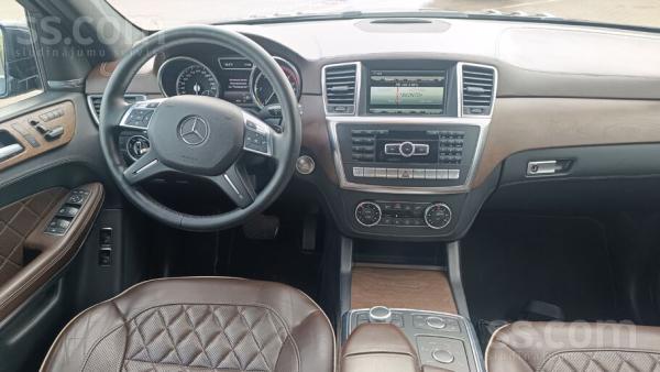 Zils Mercedes-Benz GL 350 2014 Rīga, ar dzinēja tilpumu 3.00 L un nobraukumu 304 tūkst. km par 16900 €, foto 9 vietnē AUTOMOTO.COM.LV
