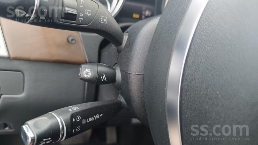 Zils Mercedes-Benz GL 350 2014 Rīga, ar dzinēja tilpumu 3.00 L un nobraukumu 304 tūkst. km par 16900 €, foto 22 vietnē AUTOMOTO.COM.LV
