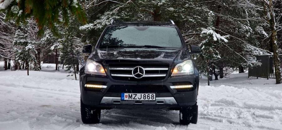 Brown Mercedes-Benz GL 350 2011 in Vilnius, with an engine capacity of 2.99 L and mileage of 123 thousand km for 16900 €, photo 3 on AUTOMOTO.COM.LV
