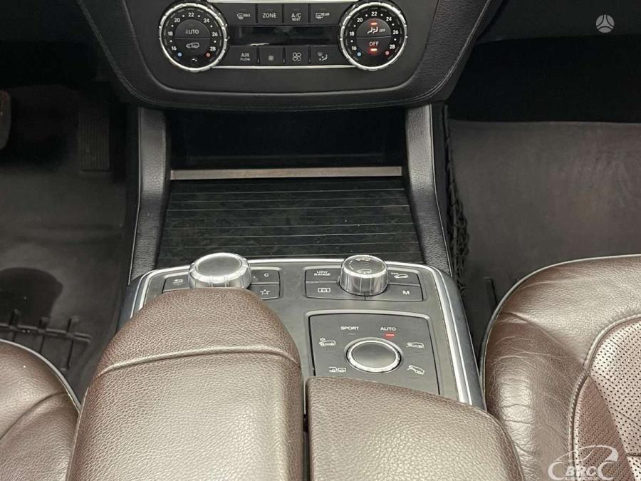 Brown Mercedes-Benz GL 350 2013 in Vilnius, with an engine capacity of 2.99 L and mileage of 387 thousand km for 15500 €, photo 25 on AUTOMOTO.COM.LV
