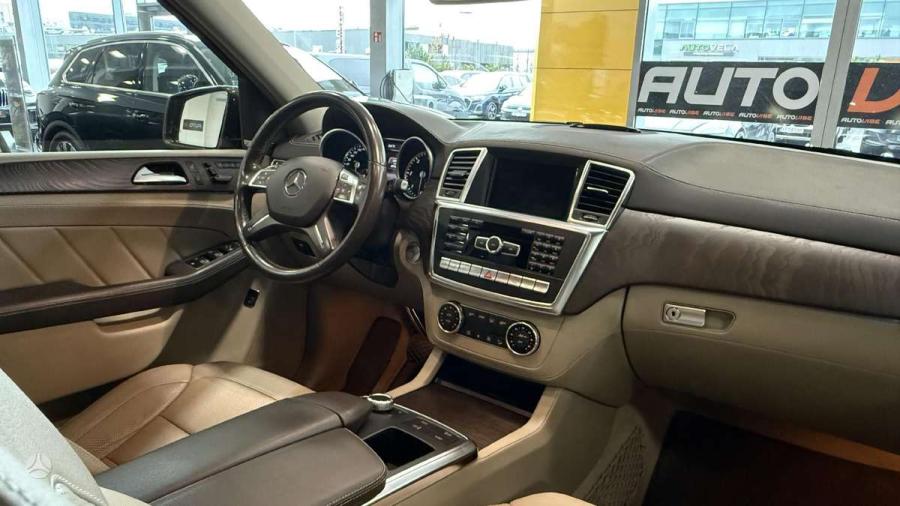 Brūns Mercedes-Benz GL 350 2015 Viļņa, ar dzinēja tilpumu 2.99 L un nobraukumu 238 tūkst. km par 24222 €, foto 32 vietnē AUTOMOTO.COM.LV