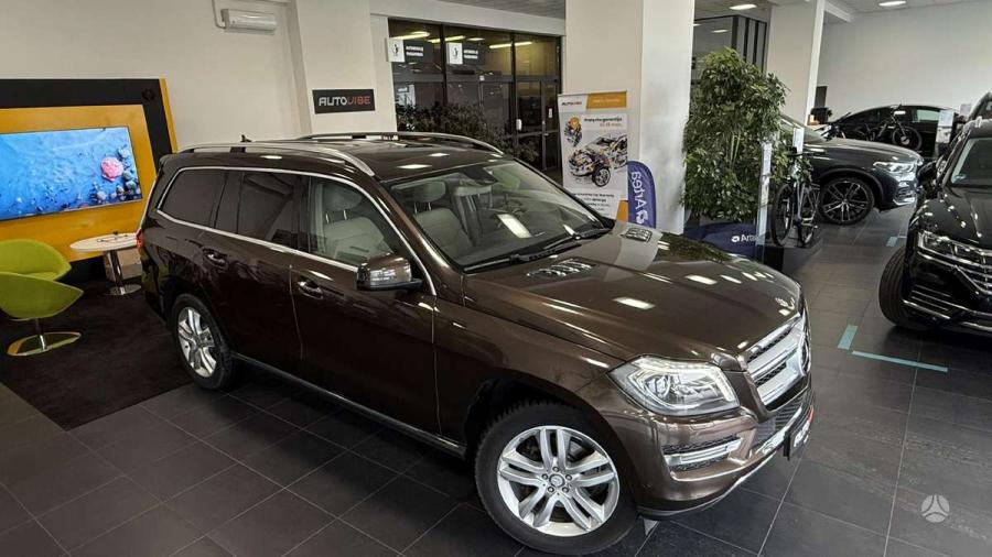 Brūns Mercedes-Benz GL 350 2015 Viļņa, ar dzinēja tilpumu 2.99 L un nobraukumu 238 tūkst. km par 24222 €, foto 39 vietnē AUTOMOTO.COM.LV