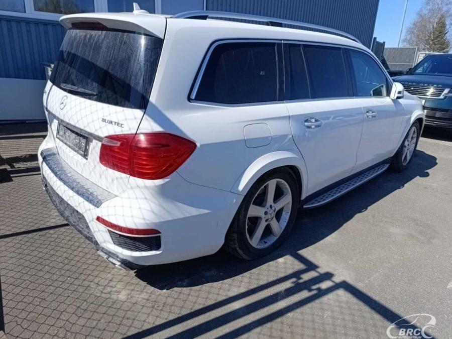 Mercedes-Benz GL 350 2015 in Vilnius, with an engine capacity of 2.99 L and mileage of 310 thousand km for 15000 €, photo 5 on AUTOMOTO.COM.LV
