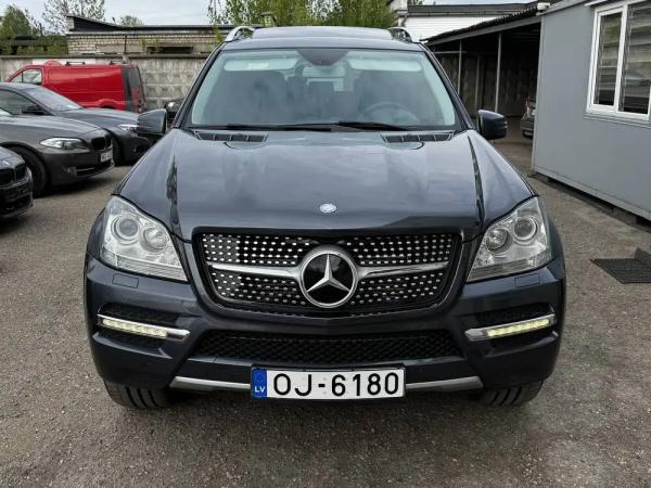 Pelēks Mercedes-Benz GL 350 2011 Daugavpils, ar dzinēja tilpumu 3.00 L un nobraukumu 190 tūkst. km par 13500 €, foto 2 vietnē AUTOMOTO.COM.LV