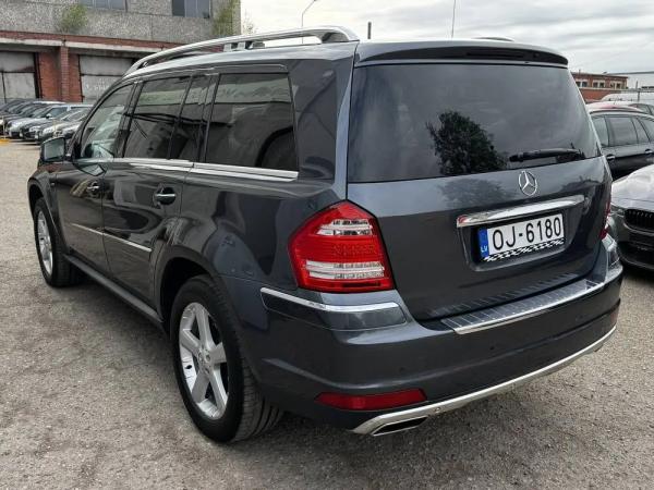 Pelēks Mercedes-Benz GL 350 2011 Daugavpils, ar dzinēja tilpumu 3.00 L un nobraukumu 190 tūkst. km par 13500 €, foto 4 vietnē AUTOMOTO.COM.LV