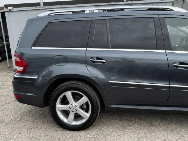 Pelēks Mercedes-Benz GL 350 2011 Daugavpils, ar dzinēja tilpumu 3.00 L un nobraukumu 190 tūkst. km par 13500 €, foto 8 vietnē AUTOMOTO.COM.LV