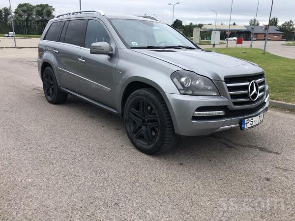 Grey Mercedes-Benz GL 350 2012 in Kuldiga, with an engine capacity of 3.00 L and mileage of 0 thousand km for 29999 €, photo 2 on AUTOMOTO.COM.LV