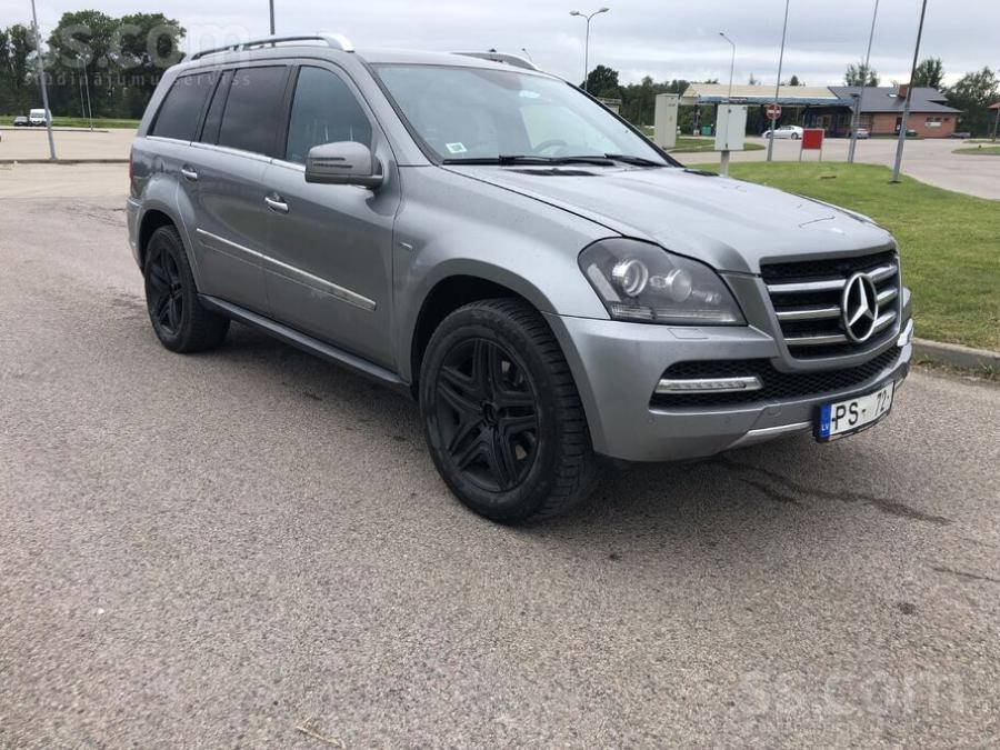 Grey Mercedes-Benz GL 350 2012 in Kuldiga, with an engine capacity of 3.00 L and mileage of 0 thousand km for 29999 €, photo 2 on AUTOMOTO.COM.LV