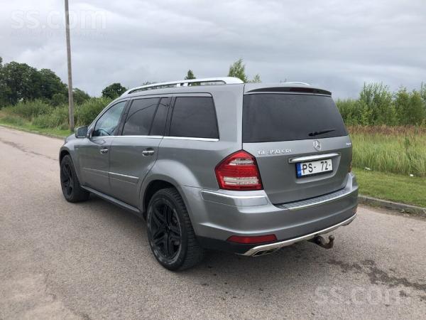 Grey Mercedes-Benz GL 350 2012 in Kuldiga, with an engine capacity of 3.00 L and mileage of 0 thousand km for 29999 €, photo 4 on AUTOMOTO.COM.LV
