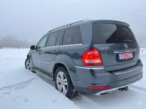 Pelēks Mercedes-Benz GL 350 2012 Marijampole, ar dzinēja tilpumu 2.99 L un nobraukumu 126 tūkst. km par 12999 €, foto 2 vietnē AUTOMOTO.COM.LV