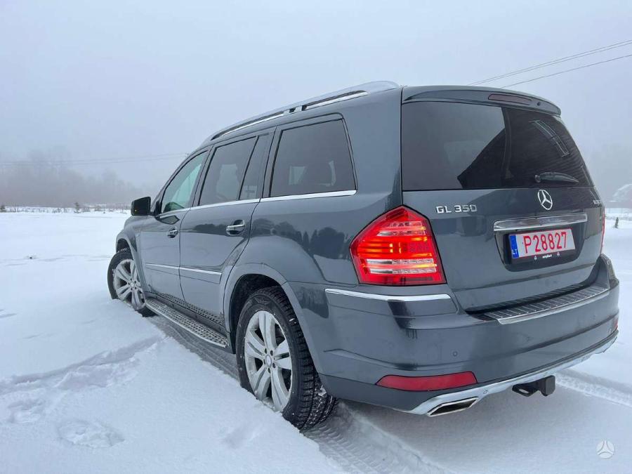 Pelēks Mercedes-Benz GL 350 2012 Marijampole, ar dzinēja tilpumu 2.99 L un nobraukumu 126 tūkst. km par 12999 €, foto 2 vietnē AUTOMOTO.COM.LV
