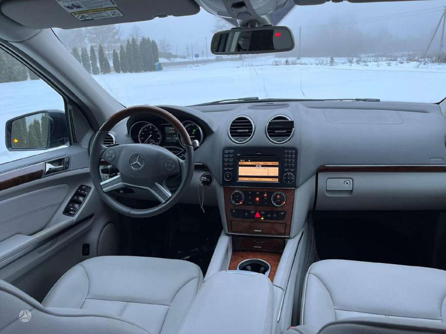 Pelēks Mercedes-Benz GL 350 2012 Marijampole, ar dzinēja tilpumu 2.99 L un nobraukumu 126 tūkst. km par 12999 €, foto 9 vietnē AUTOMOTO.COM.LV