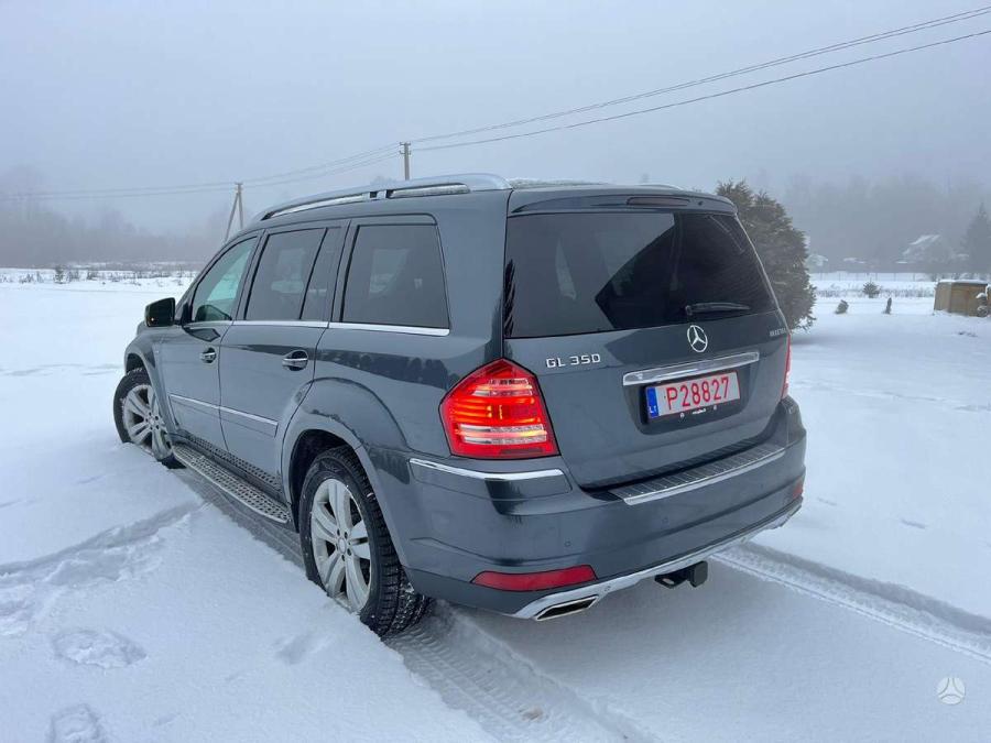 Pelēks Mercedes-Benz GL 350 2012 Marijampole, ar dzinēja tilpumu 2.99 L un nobraukumu 126 tūkst. km par 12999 €, foto 19 vietnē AUTOMOTO.COM.LV