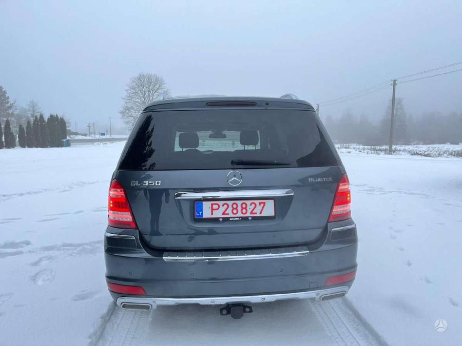 Pelēks Mercedes-Benz GL 350 2012 Marijampole, ar dzinēja tilpumu 2.99 L un nobraukumu 126 tūkst. km par 12999 €, foto 22 vietnē AUTOMOTO.COM.LV