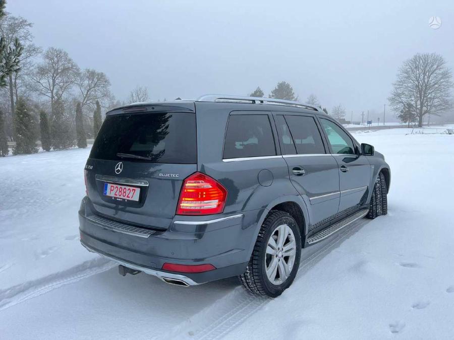 Pelēks Mercedes-Benz GL 350 2012 Marijampole, ar dzinēja tilpumu 2.99 L un nobraukumu 126 tūkst. km par 12999 €, foto 27 vietnē AUTOMOTO.COM.LV