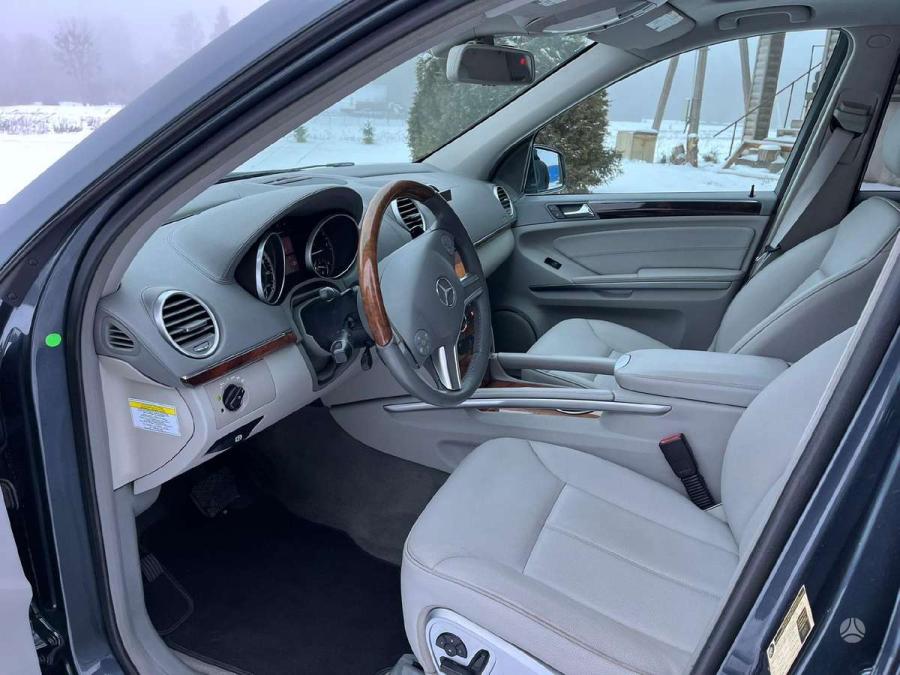 Pelēks Mercedes-Benz GL 350 2012 Marijampole, ar dzinēja tilpumu 2.99 L un nobraukumu 126 tūkst. km par 12999 €, foto 28 vietnē AUTOMOTO.COM.LV