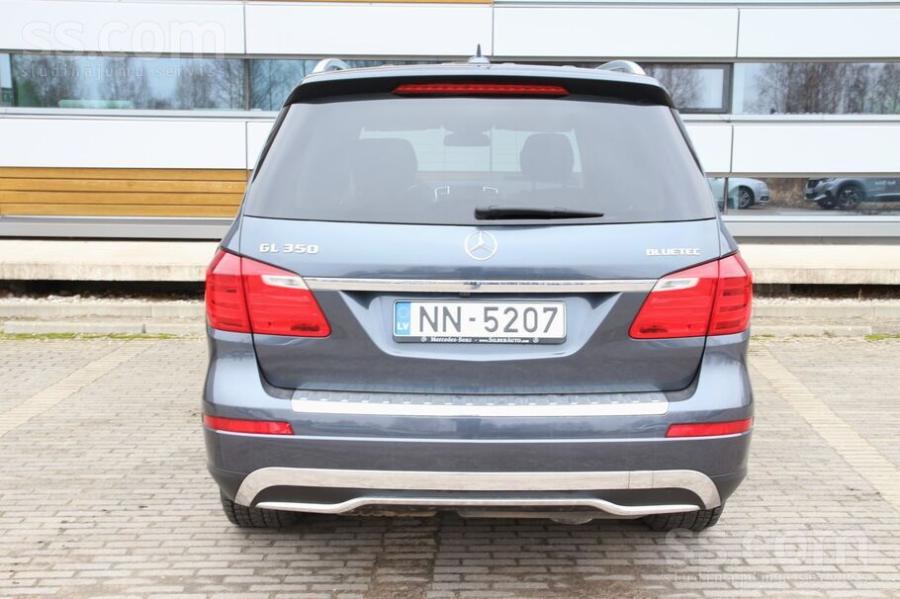 Pelēks Mercedes-Benz GL 350 2013 Rīga, ar dzinēja tilpumu 3.00 L un nobraukumu 145 tūkst. km par 19800 €, foto 5 vietnē AUTOMOTO.COM.LV