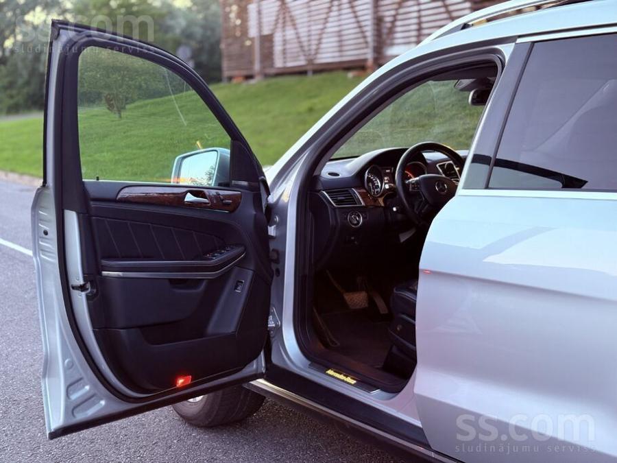 Pelēks Mercedes-Benz GL 350 2013 Ogre, ar dzinēja tilpumu 3.00 L un nobraukumu 248 tūkst. km par 20750 €, foto 6 vietnē AUTOMOTO.COM.LV