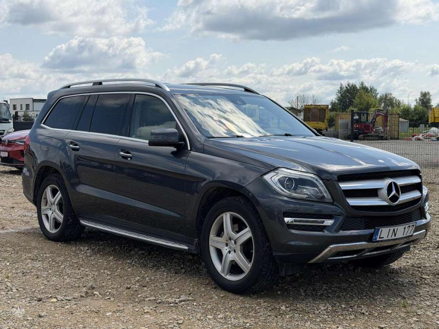 Pelēks Mercedes-Benz GL 350 2013 Šauļi, ar dzinēja tilpumu 2.99 L un nobraukumu 304 tūkst. km par 15800 €, foto 4 vietnē AUTOMOTO.COM.LV