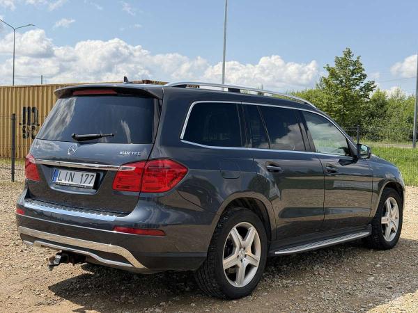 Pelēks Mercedes-Benz GL 350 2013 Šauļi, ar dzinēja tilpumu 2.99 L un nobraukumu 304 tūkst. km par 15800 €, foto 6 vietnē AUTOMOTO.COM.LV