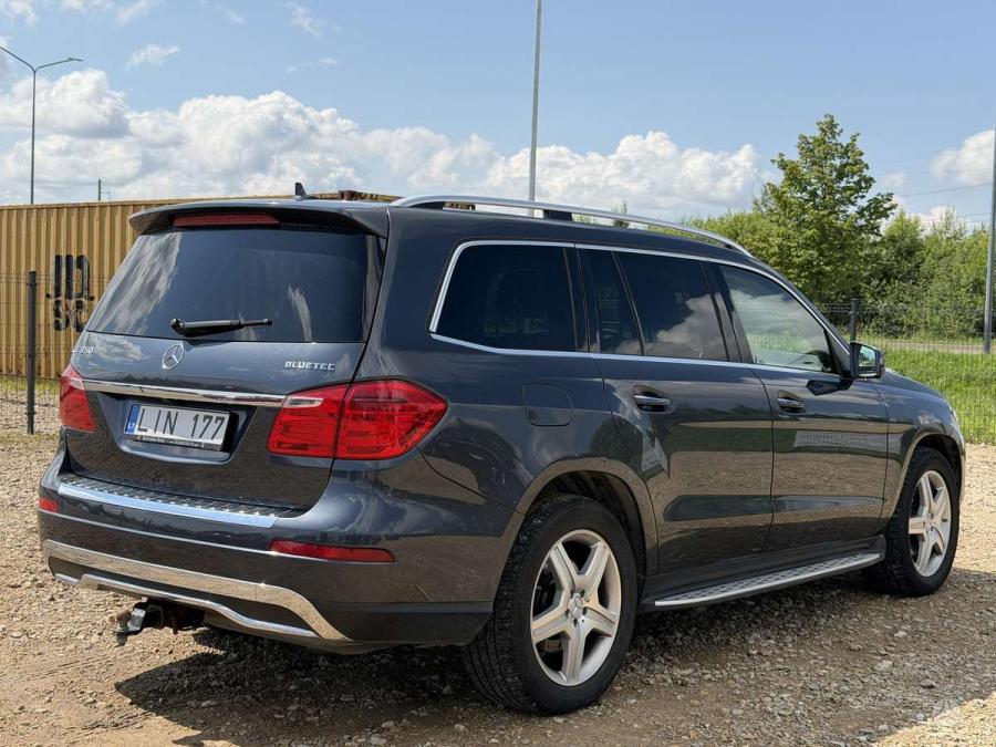 Pelēks Mercedes-Benz GL 350 2013 Šauļi, ar dzinēja tilpumu 2.99 L un nobraukumu 304 tūkst. km par 15800 €, foto 6 vietnē AUTOMOTO.COM.LV