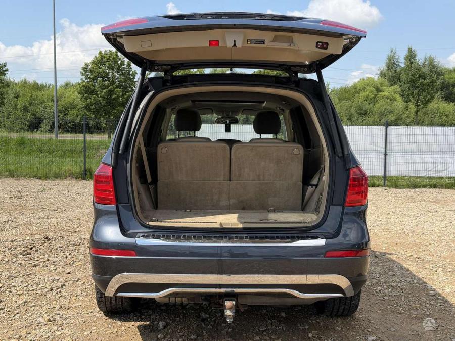 Pelēks Mercedes-Benz GL 350 2013 Šauļi, ar dzinēja tilpumu 2.99 L un nobraukumu 304 tūkst. km par 15800 €, foto 8 vietnē AUTOMOTO.COM.LV