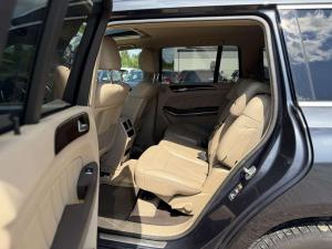 Pelēks Mercedes-Benz GL 350 2013 Šauļi, ar dzinēja tilpumu 2.99 L un nobraukumu 304 tūkst. km par 15800 €, foto 13 vietnē AUTOMOTO.COM.LV