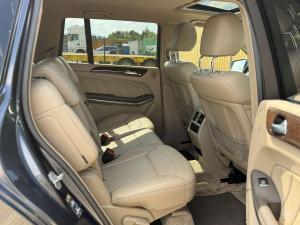 Pelēks Mercedes-Benz GL 350 2013 Šauļi, ar dzinēja tilpumu 2.99 L un nobraukumu 304 tūkst. km par 15800 €, foto 16 vietnē AUTOMOTO.COM.LV