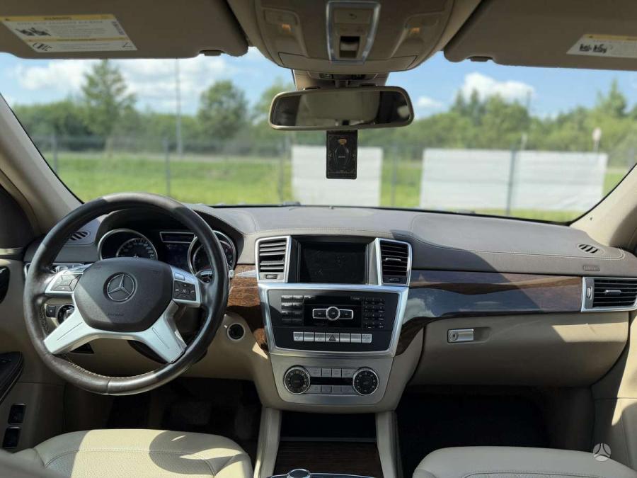 Pelēks Mercedes-Benz GL 350 2013 Šauļi, ar dzinēja tilpumu 2.99 L un nobraukumu 304 tūkst. km par 15800 €, foto 18 vietnē AUTOMOTO.COM.LV