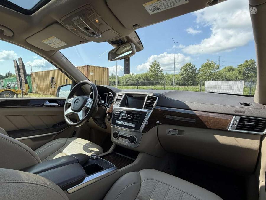 Pelēks Mercedes-Benz GL 350 2013 Šauļi, ar dzinēja tilpumu 2.99 L un nobraukumu 304 tūkst. km par 15800 €, foto 19 vietnē AUTOMOTO.COM.LV