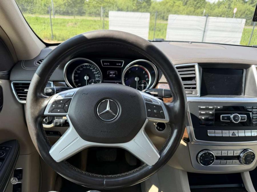 Pelēks Mercedes-Benz GL 350 2013 Šauļi, ar dzinēja tilpumu 2.99 L un nobraukumu 304 tūkst. km par 15800 €, foto 23 vietnē AUTOMOTO.COM.LV