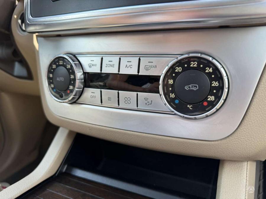 Pelēks Mercedes-Benz GL 350 2013 Šauļi, ar dzinēja tilpumu 2.99 L un nobraukumu 304 tūkst. km par 15800 €, foto 24 vietnē AUTOMOTO.COM.LV