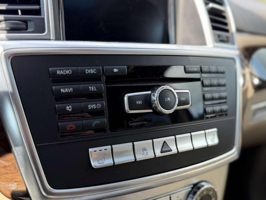 Pelēks Mercedes-Benz GL 350 2013 Šauļi, ar dzinēja tilpumu 2.99 L un nobraukumu 304 tūkst. km par 15800 €, foto 25 vietnē AUTOMOTO.COM.LV
