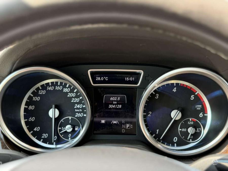 Pelēks Mercedes-Benz GL 350 2013 Šauļi, ar dzinēja tilpumu 2.99 L un nobraukumu 304 tūkst. km par 15800 €, foto 27 vietnē AUTOMOTO.COM.LV