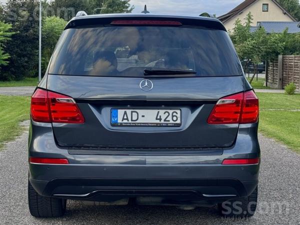 Pelēks Mercedes-Benz GL 350 2013 Rīga, ar dzinēja tilpumu 3.00 L un nobraukumu 285 tūkst. km par 18800 €, foto 11 vietnē AUTOMOTO.COM.LV