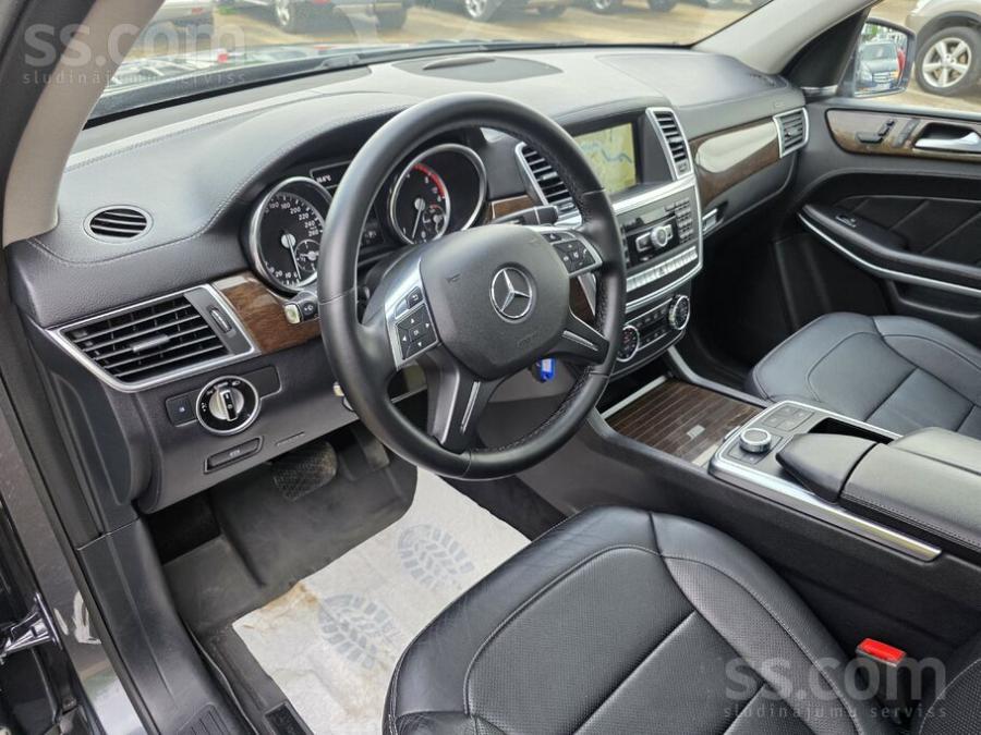 Pelēks Mercedes-Benz GL 350 2014 Daugavpils, ar dzinēja tilpumu 3.00 L un nobraukumu 0 tūkst. km par 23250 €, foto 16 vietnē AUTOMOTO.COM.LV