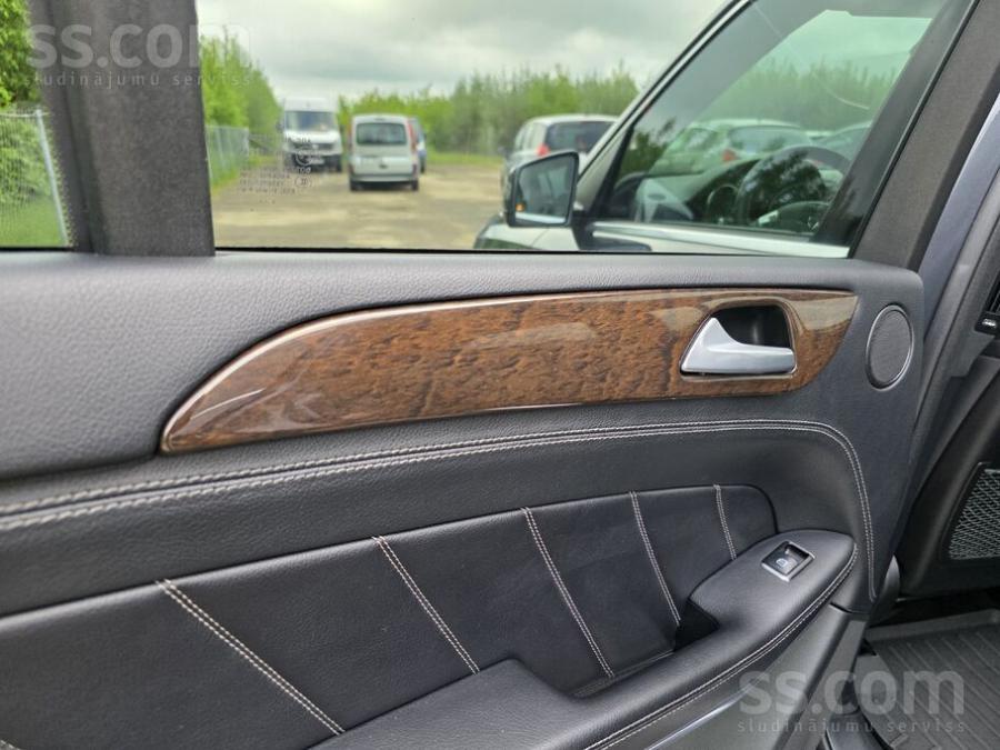 Pelēks Mercedes-Benz GL 350 2014 Daugavpils, ar dzinēja tilpumu 3.00 L un nobraukumu 0 tūkst. km par 23250 €, foto 18 vietnē AUTOMOTO.COM.LV