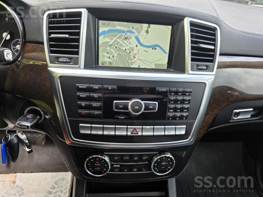 Pelēks Mercedes-Benz GL 350 2014 Daugavpils, ar dzinēja tilpumu 3.00 L un nobraukumu 0 tūkst. km par 23250 €, foto 30 vietnē AUTOMOTO.COM.LV