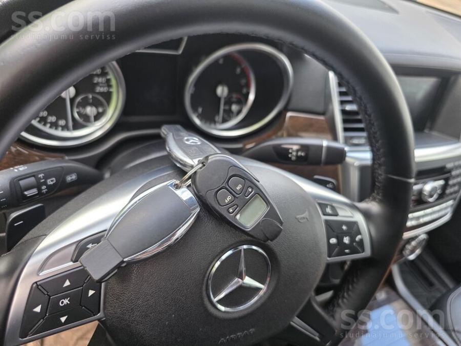 Pelēks Mercedes-Benz GL 350 2014 Daugavpils, ar dzinēja tilpumu 3.00 L un nobraukumu 0 tūkst. km par 23250 €, foto 35 vietnē AUTOMOTO.COM.LV