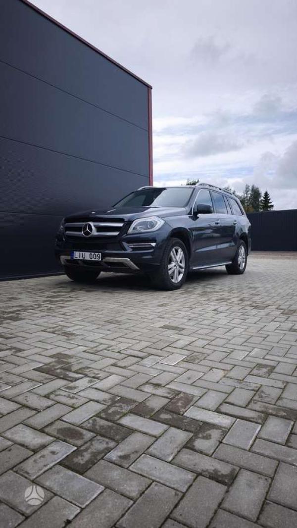 Мерседес ГЛ 350 2014 в Клайпеда на AUTOMOTO.COM.LV Серый Мерседес ГЛ 350 2014 в Клайпеда, объемом двигателя 3.00 л и пробегом 275 тыс. км за 16100 €, фото 3 на AUTOMOTO.COM.LV
