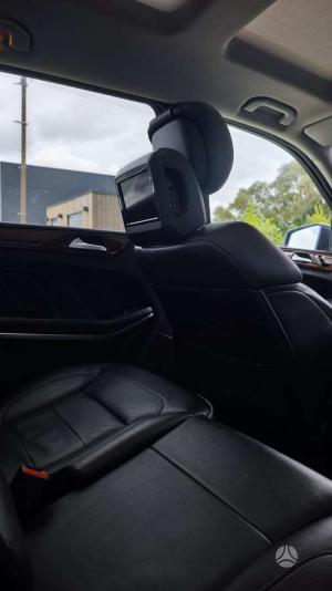 Pelēks Mercedes-Benz GL 350 2014 Klaipėda, ar dzinēja tilpumu 3.00 L un nobraukumu 275 tūkst. km par 16100 €, foto 6 vietnē AUTOMOTO.COM.LV